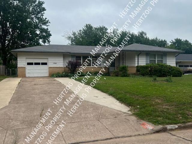 3 BR, 1.5 BA Apartment 1701 El Camino, Ponca City, OK 74604