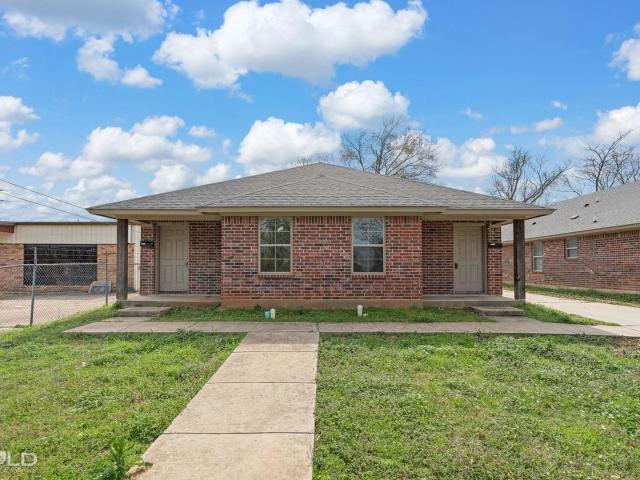 3 BR, 1.5 BA Apartment 1719 Lakeshore Dr., Shreveport, LA 71103