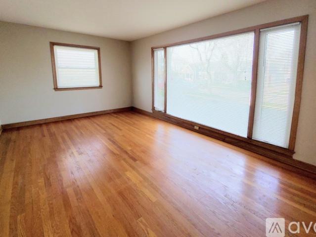 3 BR, 1.5 BA Apartment 185 N 90th St, Milwaukee, WI 53226