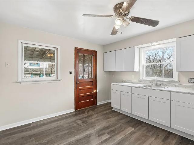 3 BR, 1.5 BA Apartment 1865 Montour St Ext, Coraopolis, PA 15108, coraopolis, PA 15108