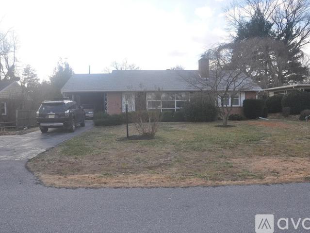3 BR, 1.5 BA Apartment 18731 Rolling Road, Hagerstown, MD 21742