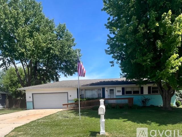 3 BR, 1.5 BA Apartment 1801 Hildebrandt Street, Stoughton, WI 53589