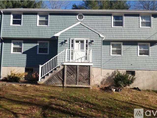 3 BR, 1.5 BA Apartment 182 School St, Unit A, Acton, MA 01720