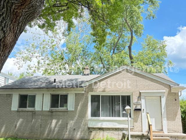 3 BR, 1.5 BA Apartment 19535 Woodmont St, Harper Woods, MI 48225