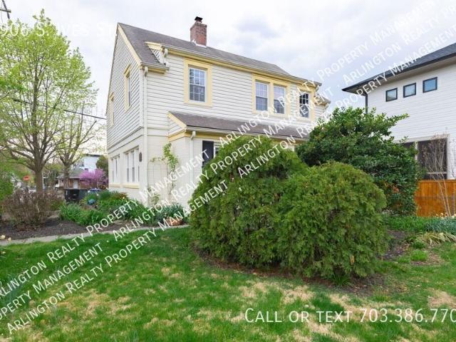 3 BR, 1.5 BA Apartment 1906 S. Ives St Arlington, VA 22202
