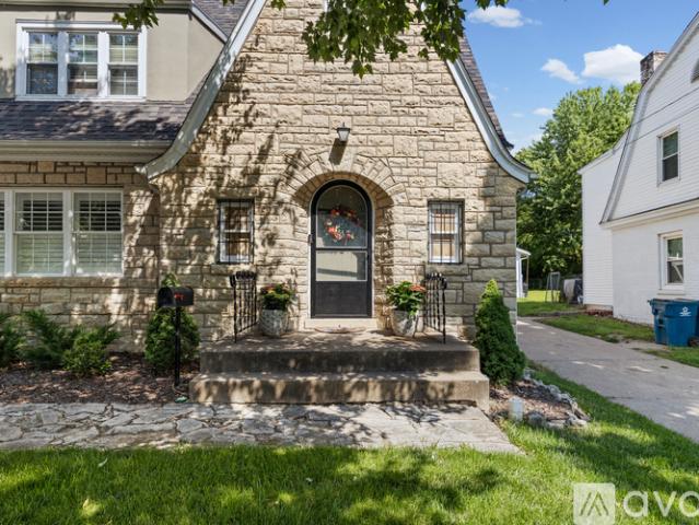 3 BR, 1.5 BA Apartment 1936 Hayselton Drive, Jefferson City, MO 65109