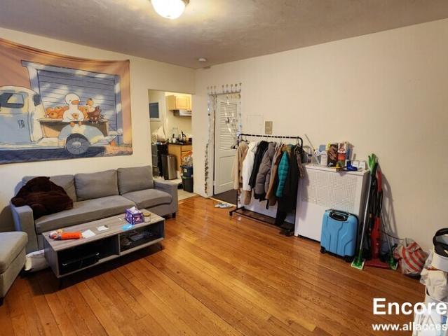 3 BR, 1.5 BA Apartment 19 Aberdeen St, Unit 6, Boston, MA 02215