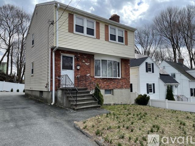 3 BR, 1.5 BA Apartment 19 Marlborough Rd, Waltham, MA 02452