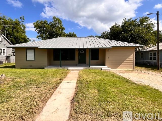 3 BR, 1.5 BA Apartment 205 W Schulz St, Marion, TX 78124
