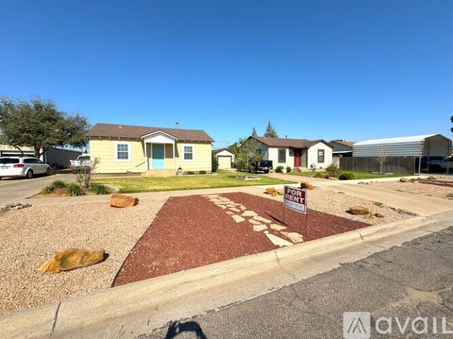 3 BR, 1.5 BA Apartment 2008 W Washington Ave, Midland, TX 79701