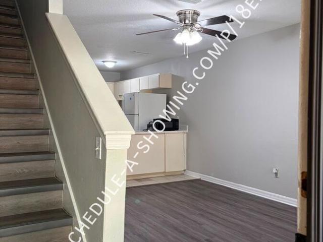 3 BR, 1.5 BA Apartment 2010 E 148th Ave, Lutz, FL 33549