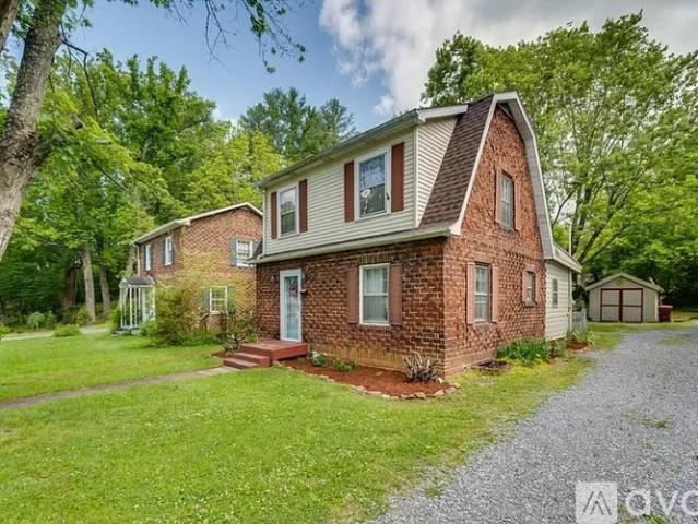 3 BR, 1.5 BA Apartment 203 Boyd Street, Johnson City, TN 37604
