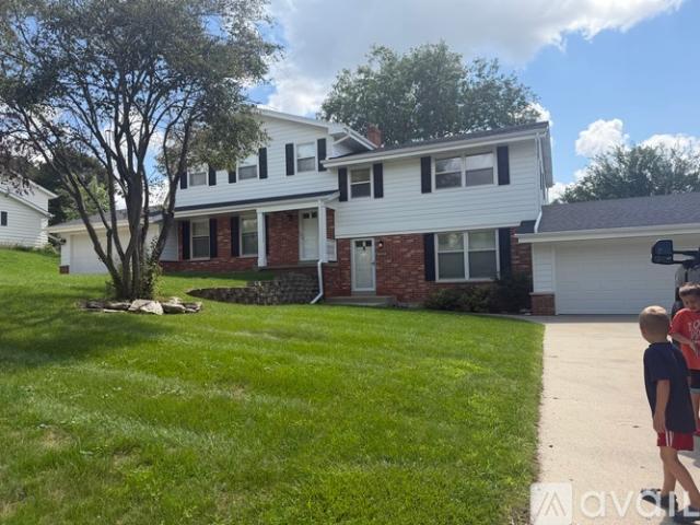 3 BR, 1.5 BA Apartment 21645 Sierra Dr, Unit 1, Brookfield, WI 53045