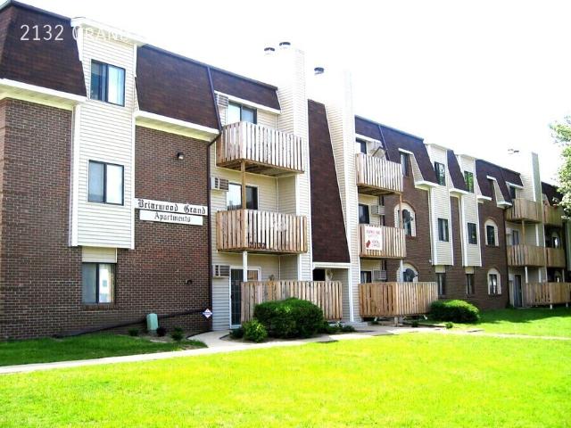3 BR, 1.5 BA Apartment 2132 Grand Ave, West Des Moines, IA 50265
