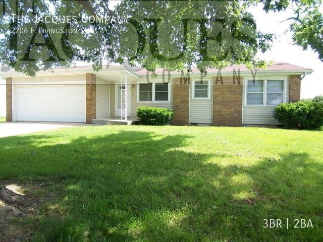 3 BR, 1.5 BA Apartment 2206 E. Livingston St Springfield, MO 65803