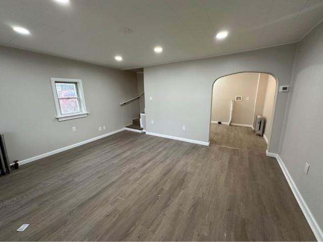 3 BR, 1.5 BA Apartment 220 Crane St, Scranton, PA 18505