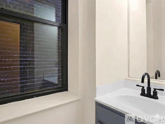 3 BR, 1.5 BA Apartment 2211 Menard St, Unit B, St. Louis, MO 63104