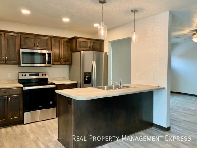 3 BR, 1.5 BA Apartment 2232 S Ronsiek Ave, Sioux Falls, SD 57106