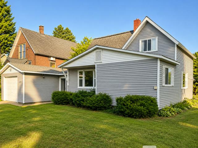 3 BR, 1.5 BA Apartment 23433 Elm Ave, Dollar Bay, MI 49922