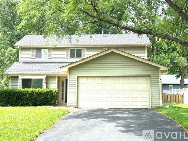 3 BR, 1.5 BA Apartment 2303 Woodview Lane, Naperville, IL 60565
