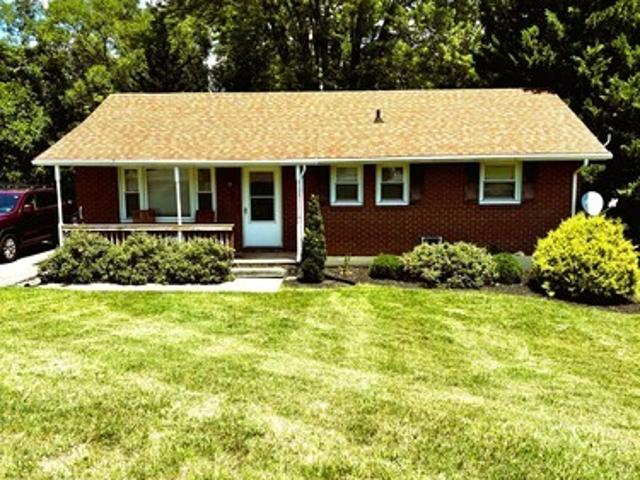 3 BR, 1.5 BA Apartment 2469 Meadowbrook Road Northwest, Roanoke, VA 24017