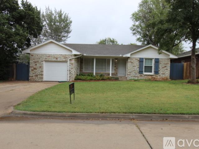 3 BR, 1.5 BA Apartment 2436 Huntleigh Dr, The Village, OK 73120
