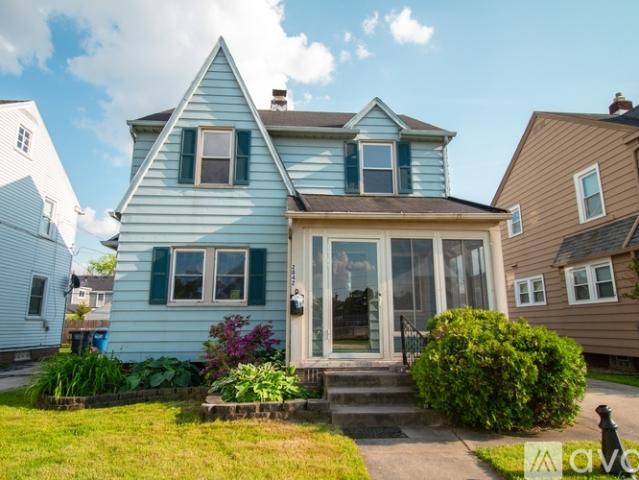 3 BR, 1.5 BA Apartment 2842 111 Th St, Toledo, OH 43611