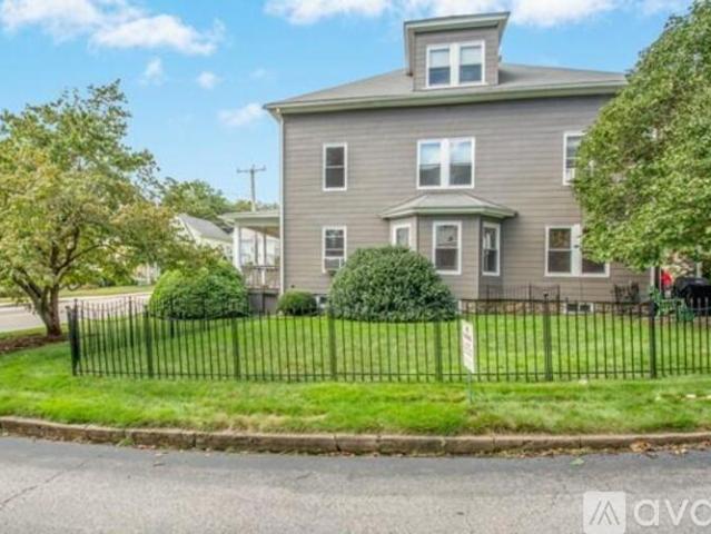 3 BR, 1.5 BA Apartment 28 South St, Unit 1, Southbridge, MA 01550