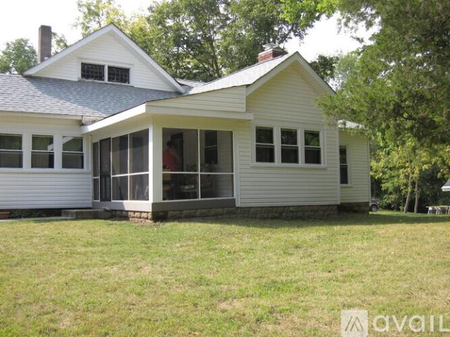 3 BR, 1.5 BA Apartment 3079 W 100 S, Greenfield, IN 46140