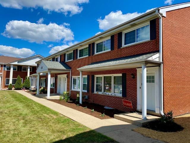 3 BR, 1.5 BA Apartment 3021 Lynn Court Unit, Mt. Prospect, IL 60005