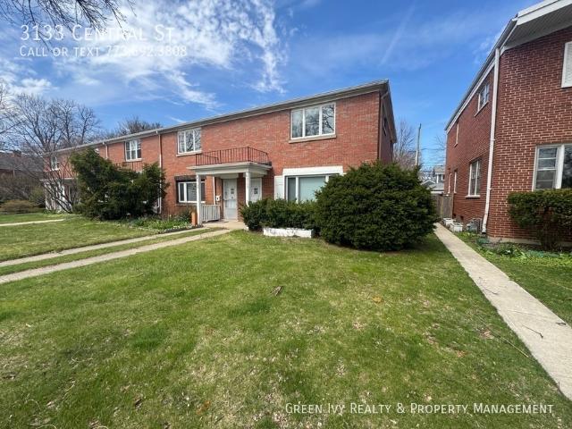 3 BR, 1.5 BA Apartment 3133 Central St, Evanston, IL 60201