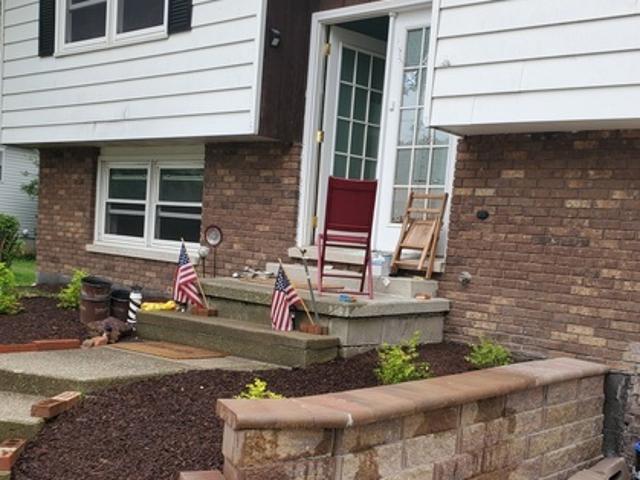 3 BR, 1.5 BA Apartment 313 West Church Street, Savoy, IL 61874