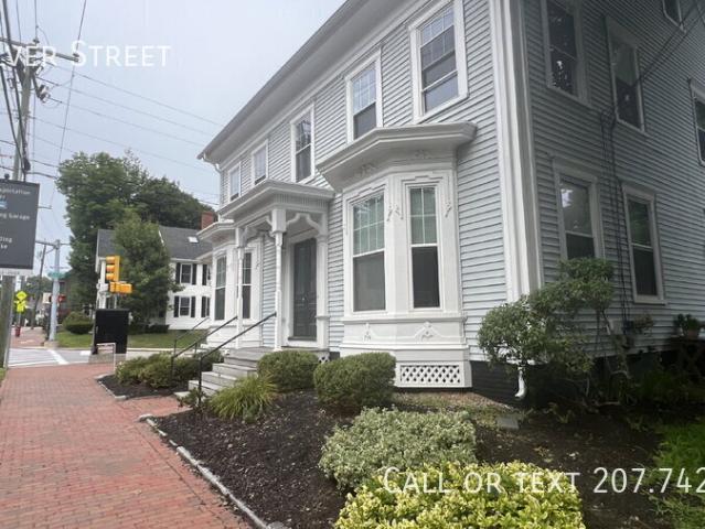 3 BR, 1.5 BA Apartment 31 Silver Street, Dover, NH 03820