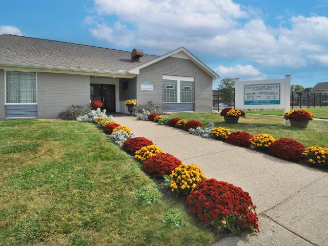 3 BR, 1.5 BA Apartment 36760 Farmbrook Drive Unit 428, Clinton Township, MI 48035
