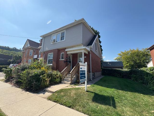 3 BR, 1.5 BA Apartment 377 Cumberland Ave, Hamilton, ON L8M2A5