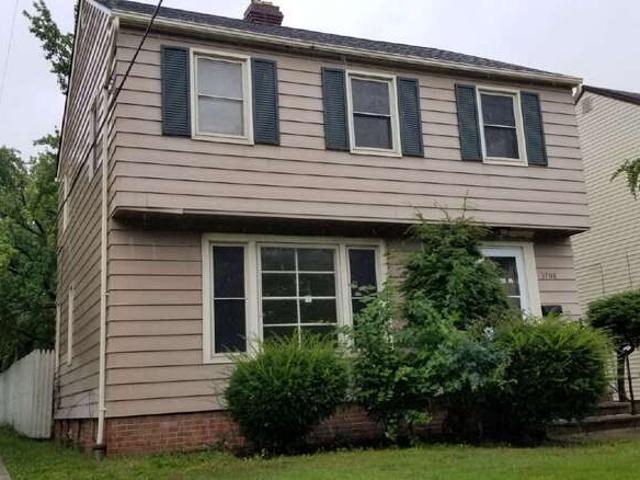 3 BR, 1.5 BA Apartment 3708 Monticello Boulevard, Cleveland Heights, OH 44121
