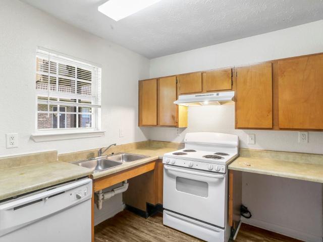 3 BR, 1.5 BA Apartment 373 South Canal Street Unit B B4, Canton, MS 39046