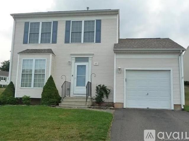 3 BR, 1.5 BA Apartment 37 Heather Ln, Suffield, CT 06078