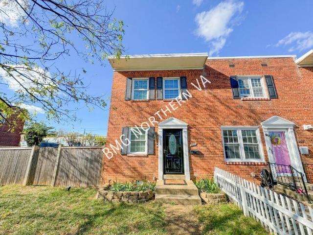 3 BR, 1.5 BA Apartment 3800 Edison St, Alexandria, VA 22305