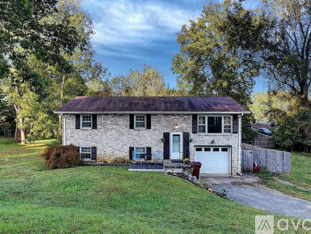3 BR, 1.5 BA Apartment 4011 W Englewood Blvd, Johnson City, TN 37601