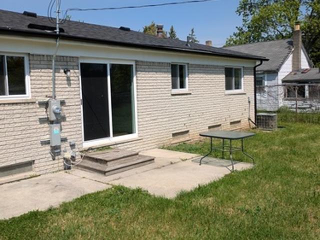 3 BR, 1.5 BA Apartment 4021 Burns, Unit 1, Inkster, MI 48141
