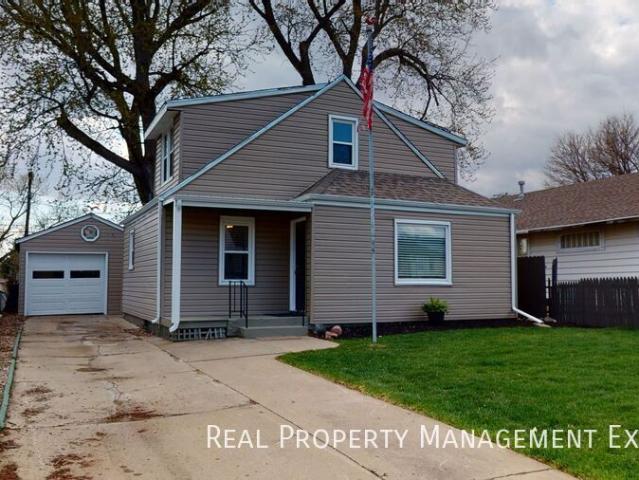 3 BR, 1.5 BA Apartment 411 S Willow Ave, Sioux Falls, SD 57104
