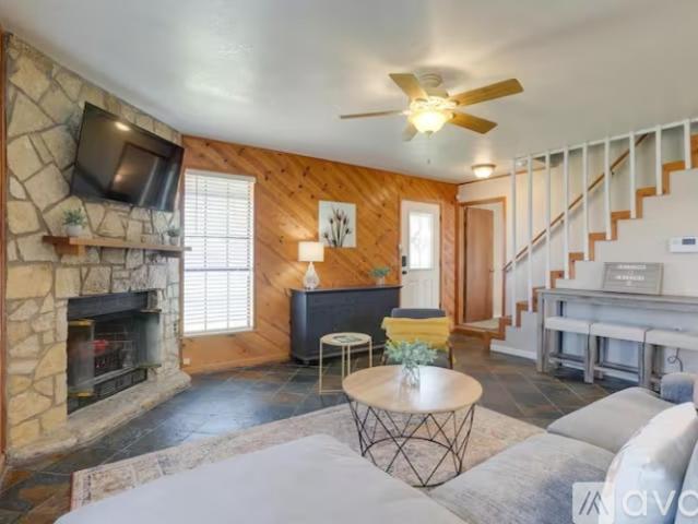 3 BR, 1.5 BA Apartment 412 Longhorn Trail, Granbury, TX 76049