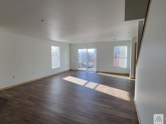 3 BR, 1.5 BA Apartment 4221 West North Avenue, Unit 306, Milwaukee, WI 53208