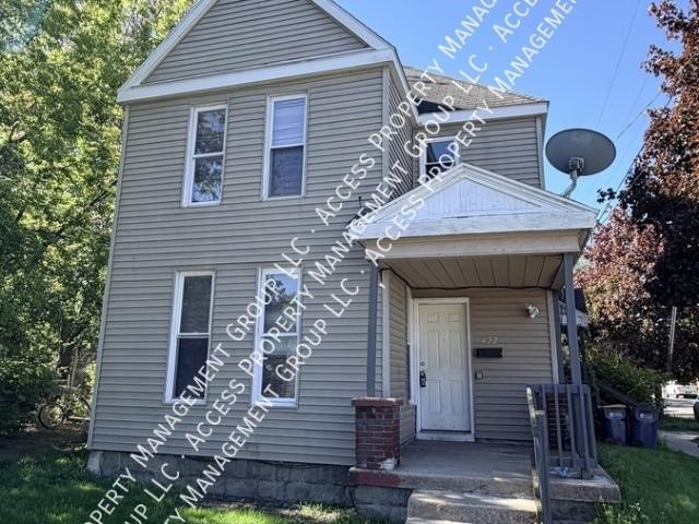 3 BR, 1.5 BA Apartment 422 5th St NW, Grand Rapids, MI 49504