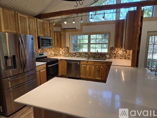 3 BR, 1.5 BA Apartment 4532 State Hwy 95, Flatonia, TX 78941
