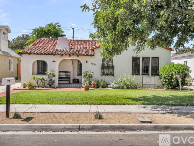 3 BR, 1.5 BA Apartment 4654 Merrill Ave, Riverside, CA 92506