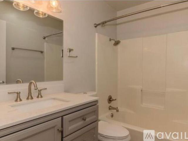 3 BR, 1.5 BA Apartment 479 C Street, Blaine, WA 98230
