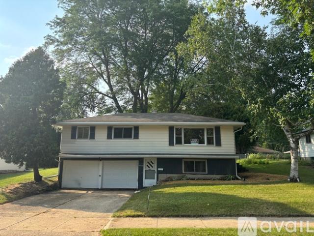 3 BR, 1.5 BA Apartment 4806 Goldfinch Drive, Madison, WI 53714
