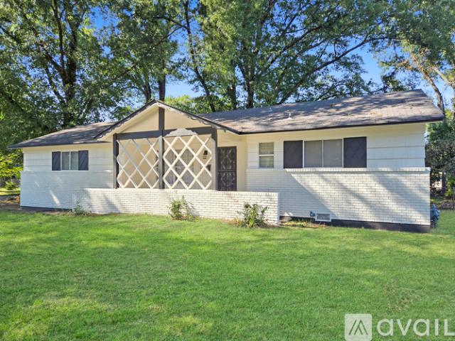 3 BR, 1.5 BA Apartment 4956 Helene Rd, Memphis, TN 38117